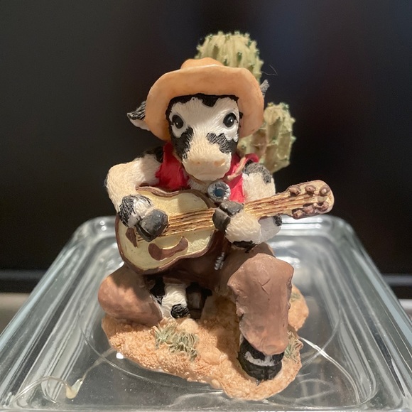 cow town | Accents | Cowtown 25 Cow Figurine By Ganz 992 Bull Rogers ...